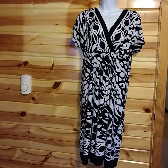 AB Studio | Dresses | Ab Studio Black And White Graphic Print Dress ...